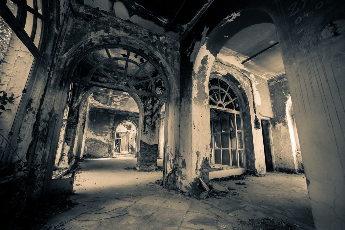 20 Most Haunted Places in Chicago - Little Chicago Guide