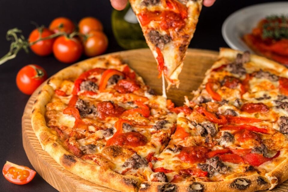 Best Pizza in Chicago: A Guide to the Windy City's Top Pies - Little ...