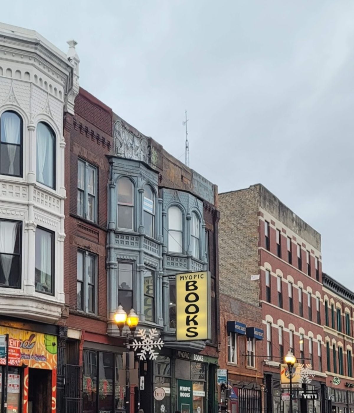 15 Best Bookstores in Chicago: A Local's Guide - Little Chicago Guide