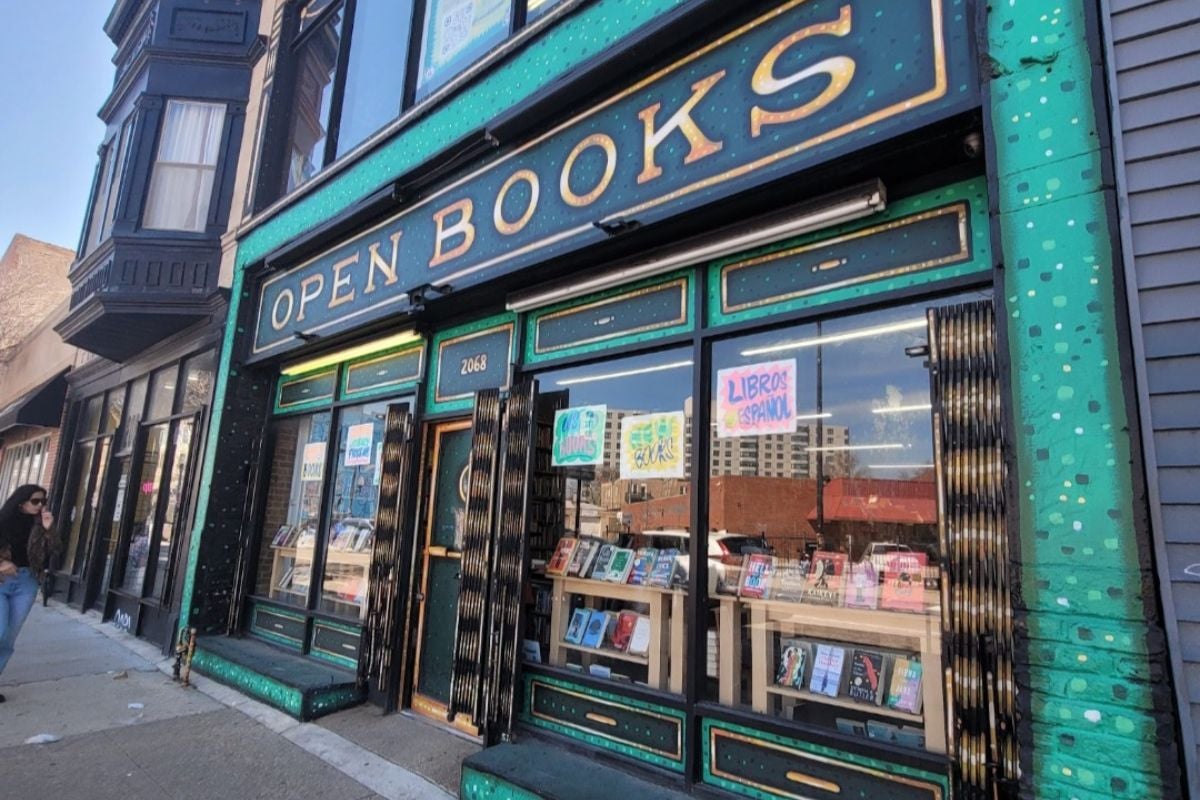 15 Best Bookstores in Chicago: A Local's Guide - Little Chicago Guide