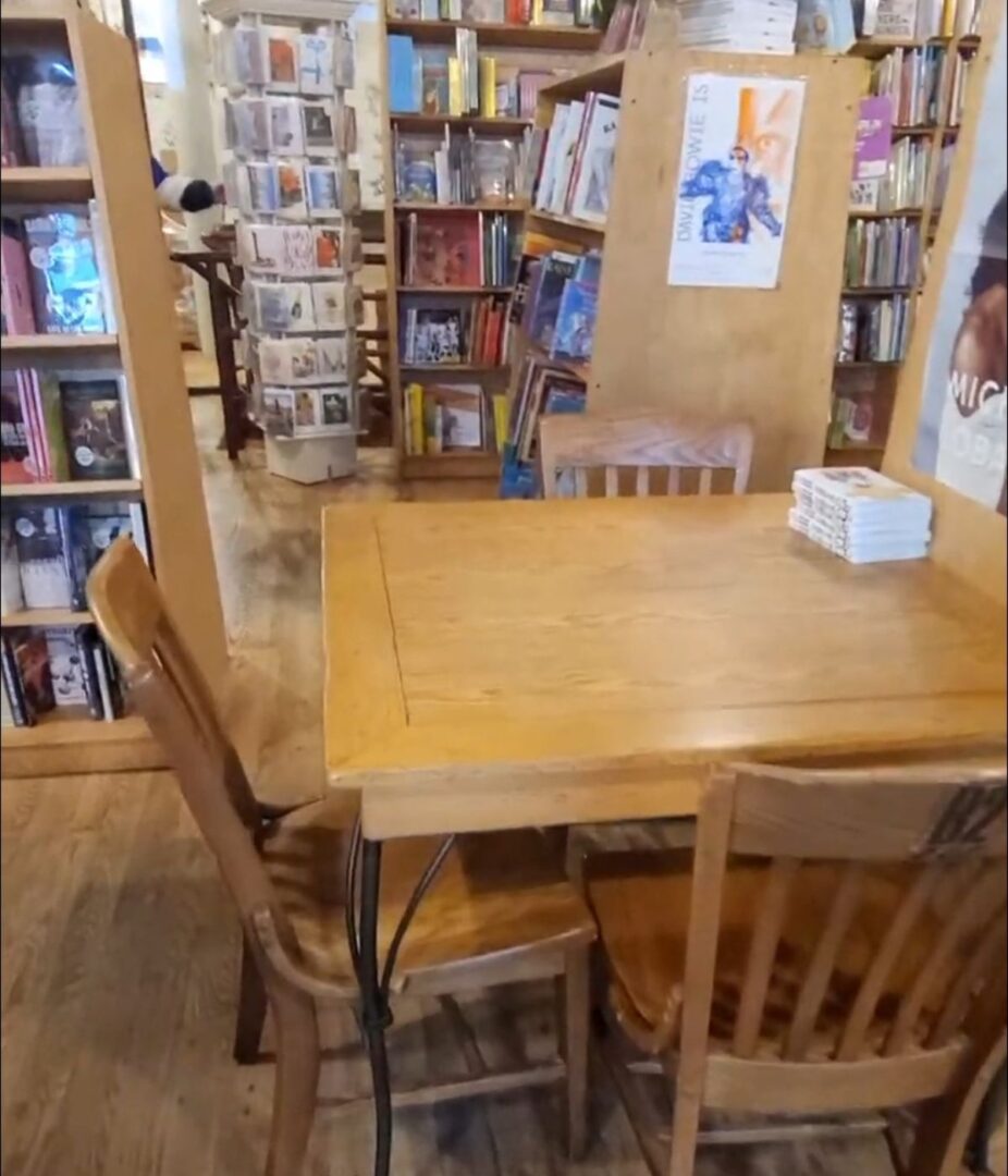 15 Best Bookstores in Chicago: A Local's Guide - Little Chicago Guide