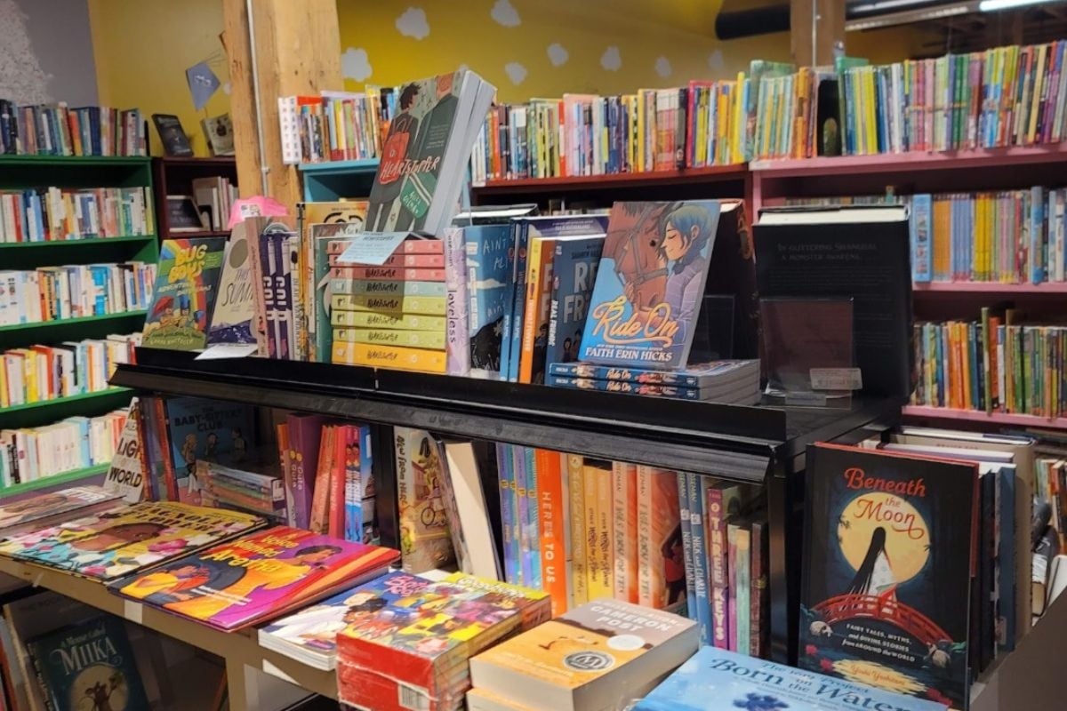 15 Best Bookstores in Chicago: A Local's Guide - Little Chicago Guide