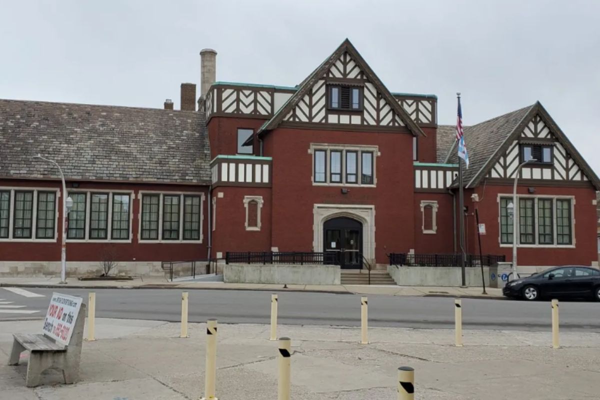 Chicago Public Library: Your Ultimate Guide to Iconic Branches - Little ...