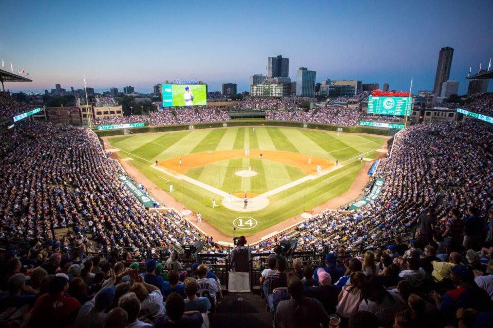 Chicago Travel Guide 2026: Local Tips, Neighborhoods & Things to Do
